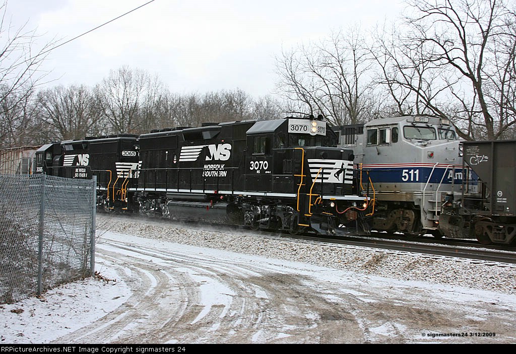 NS 3070 & Amtrak 511 Dowagiac, MI